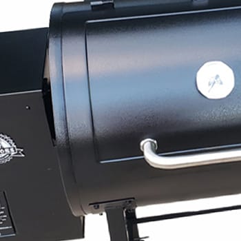 Pit Boss 700FB vs Classic Pit Boss Grill (Comparison Chart)